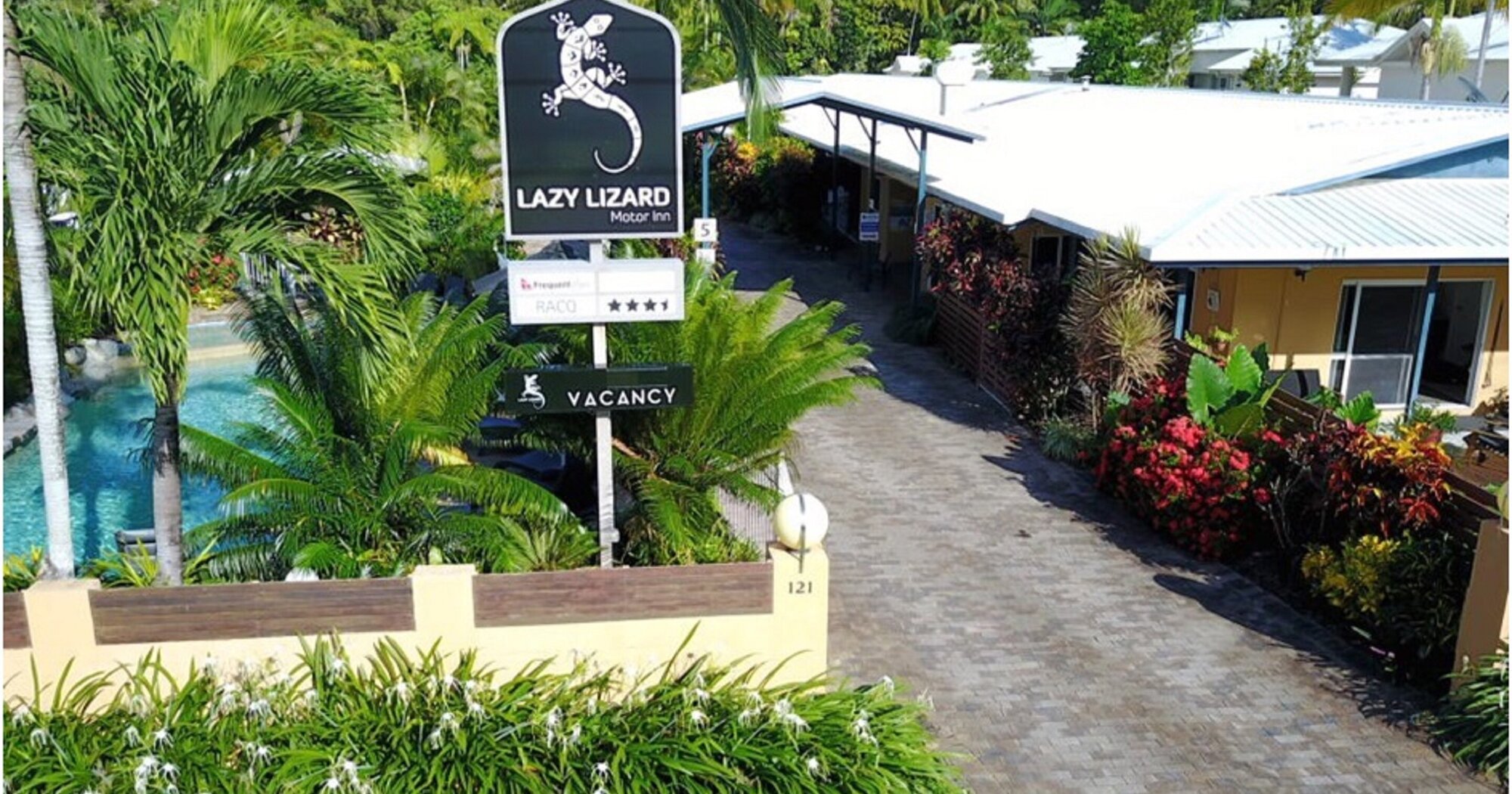 Port Douglas Like a Local | Lazy Lizard Motor Inn